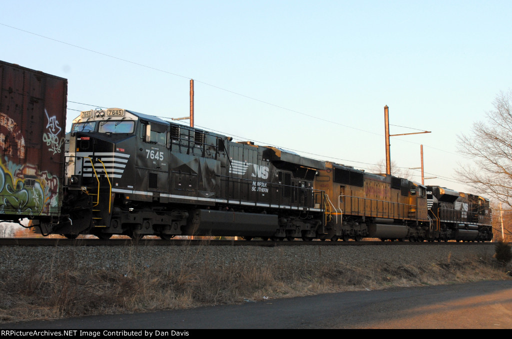 NS ES40DC 7645 trails on 14G